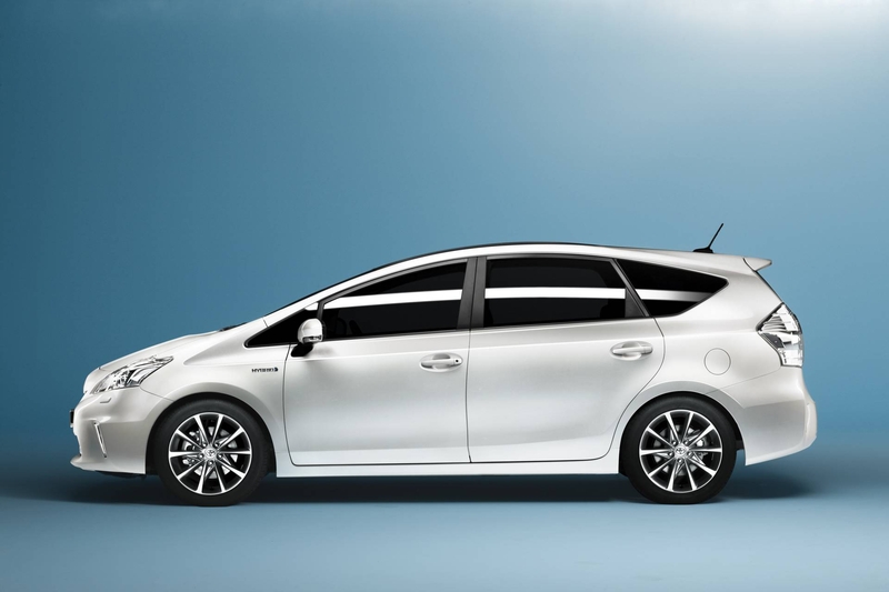 Cars: Toyota Prius MPV 2012
