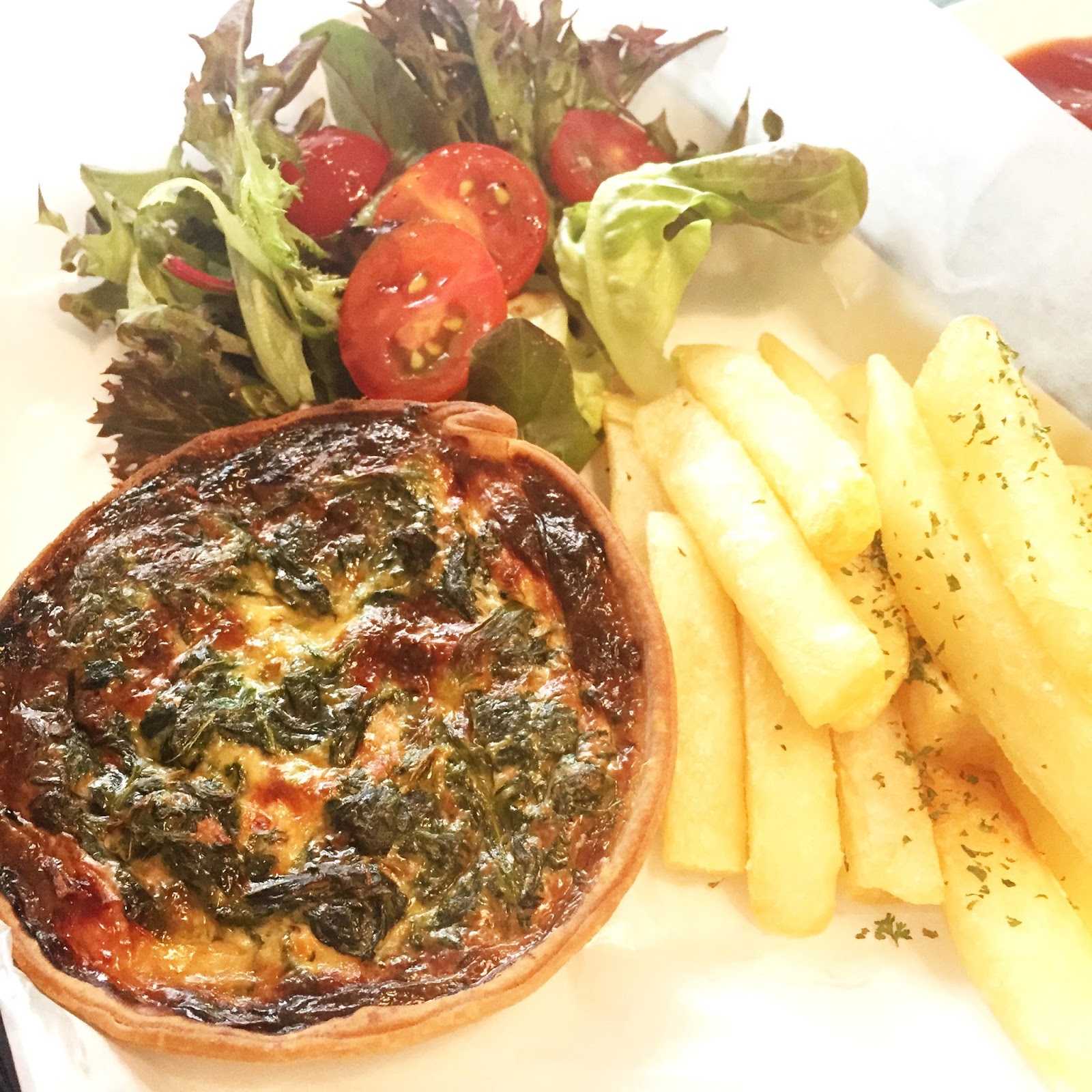 Momo Cafe - Hippie Vibes