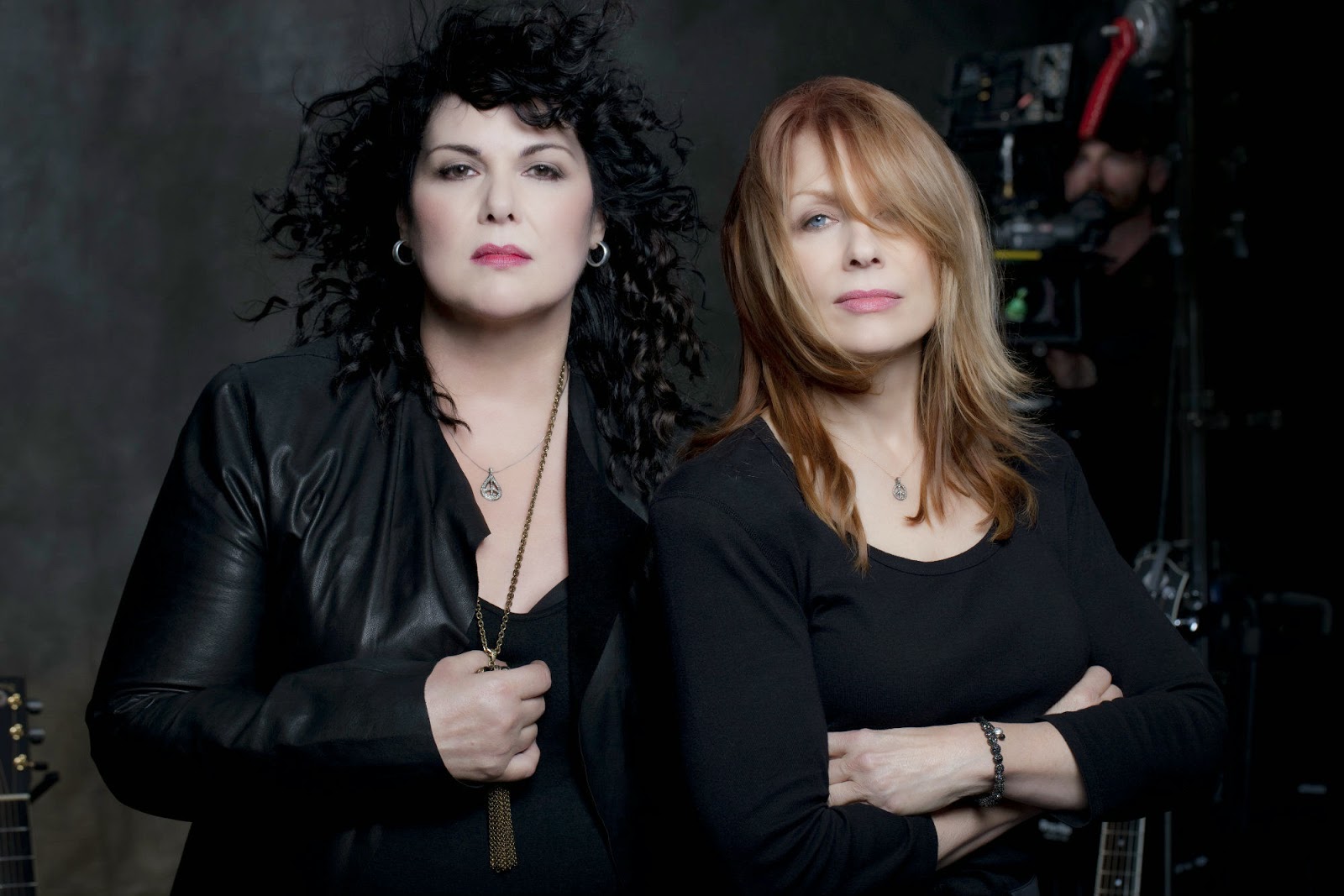 Nunca es Mucho : Bandas de Hermanas