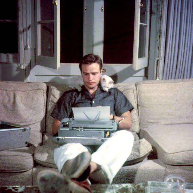 42 Color Photographs of a Young Marlon Brando From the 1940s and 1950s ...