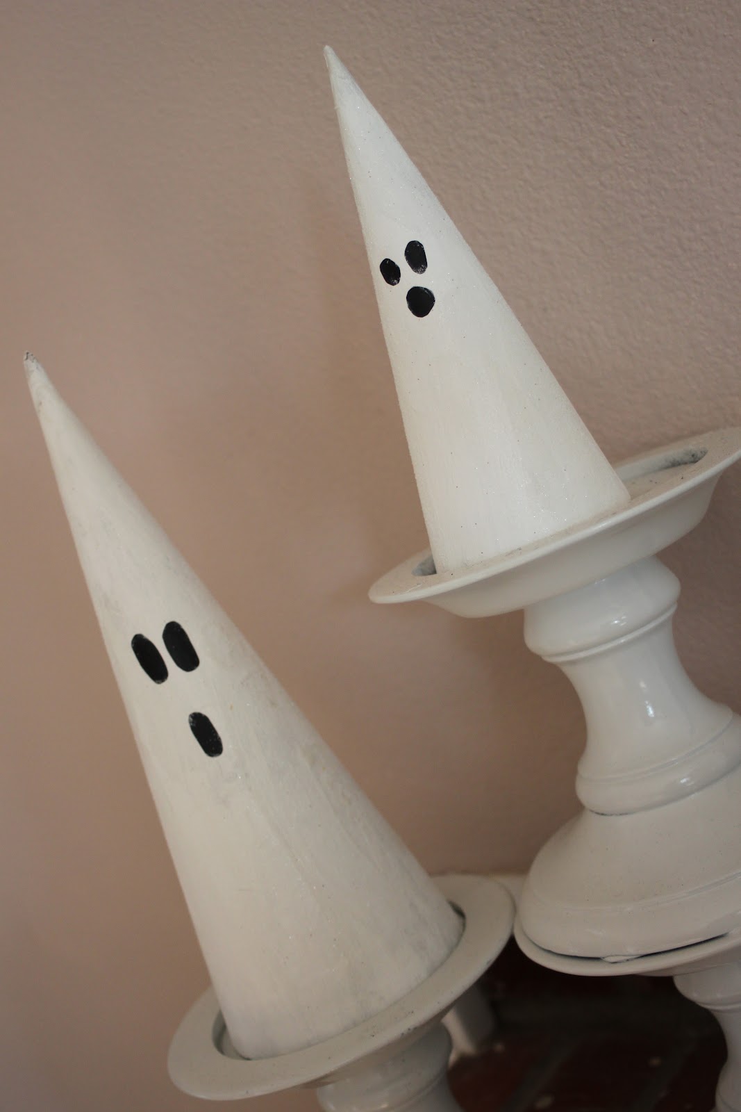 Guest Post: DIY Glitter Cone Ghosts - The Chirping Moms