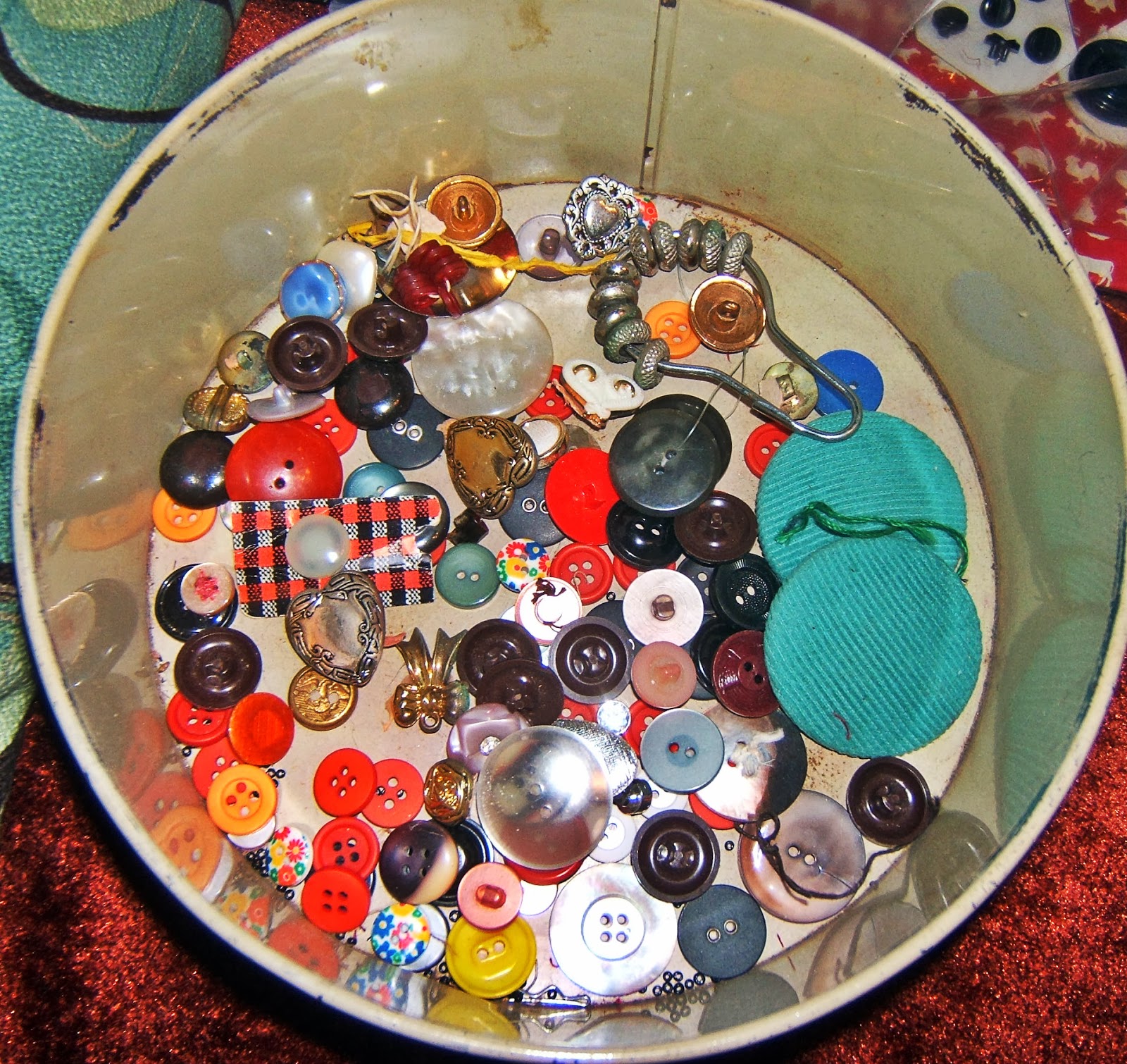 Craft, Thrift, or Die: OMG Button Stash
