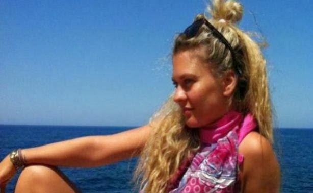 ΔΕΙΤΕ! Η Γωγώ από το Καφέ της Χαράς με... μαγιό! - ΠΕΡΙΕΡΓΑ - STRANGE