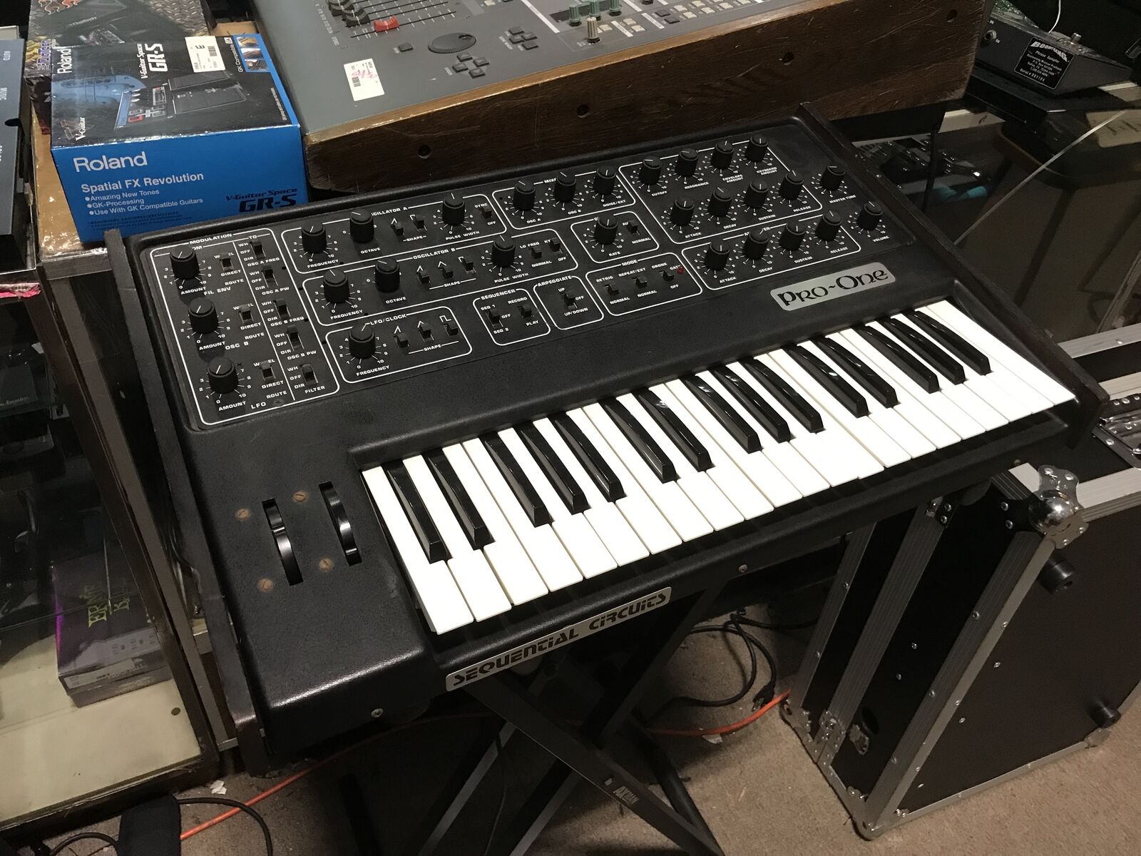 MATRIXSYNTH: SEQUENTIAL CIRCUITS PRO ONE SN 8915 w/ Black Side Panels
