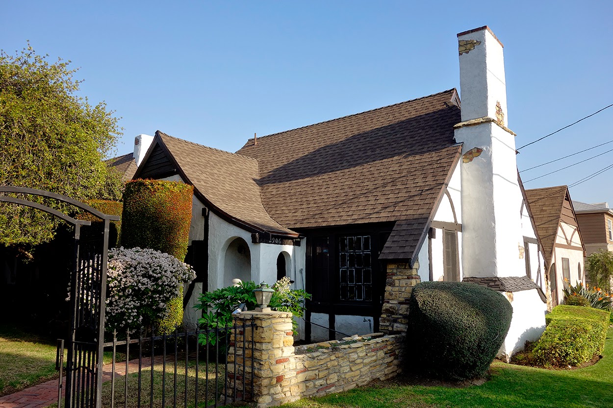 forms traced by light: Snow White cottages