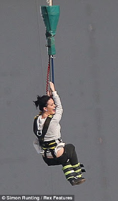 Katy Perry: KATY PERRY HACIENDO BUNGEE JUMPING