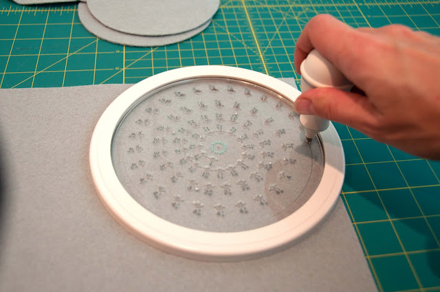 Aesthetic Nest: Sewing: Polka Dot Felt Garland (Tutorial)