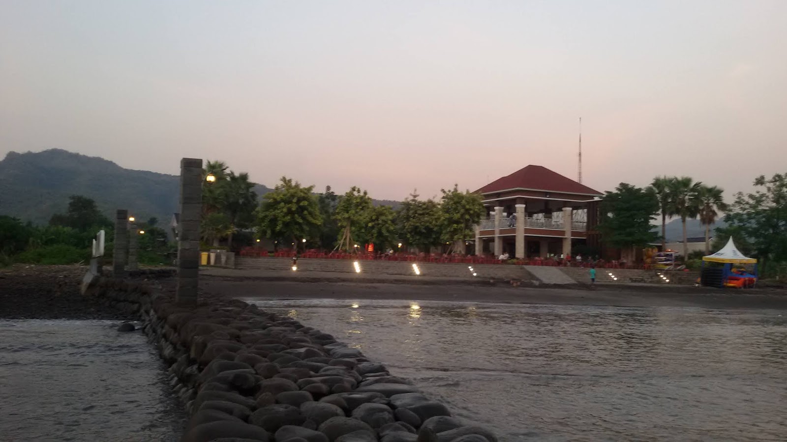 Utama Raya : Rest Area, Hotel Dan Wisata Pantai Dalam Satu Kawasan