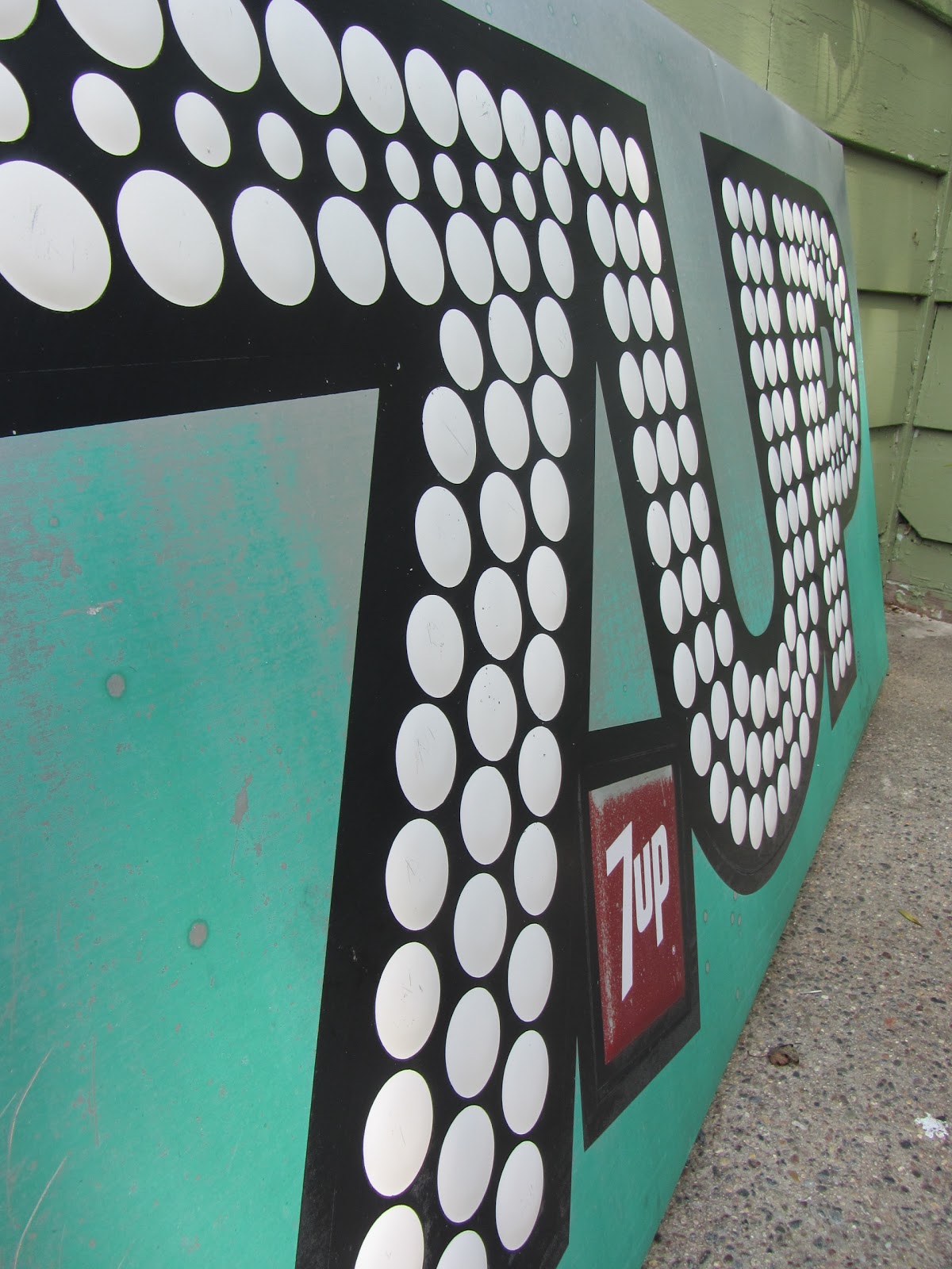 Retro Salvage Garage: Funky 7up sign from the 70s.