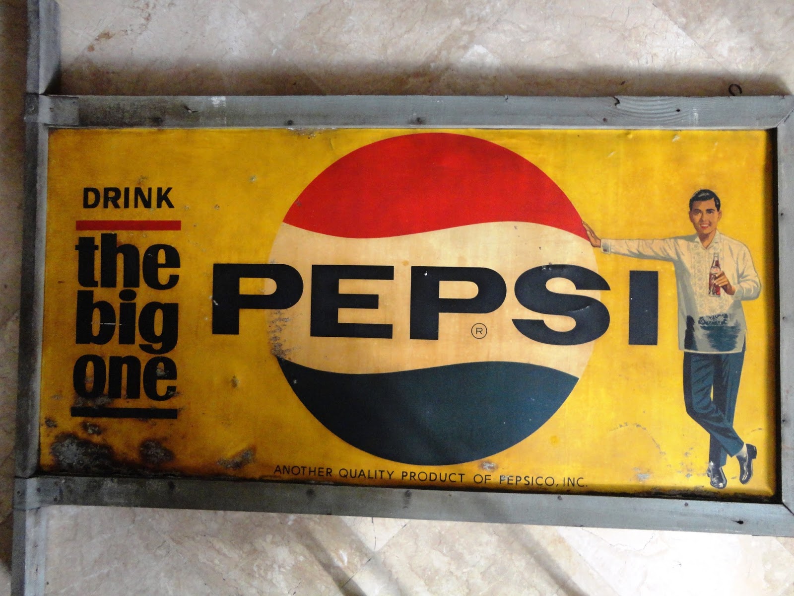 A FLY AND A FLEA: 368. Advertique: '60s PEPSI 'The Big One" STORE SIGN