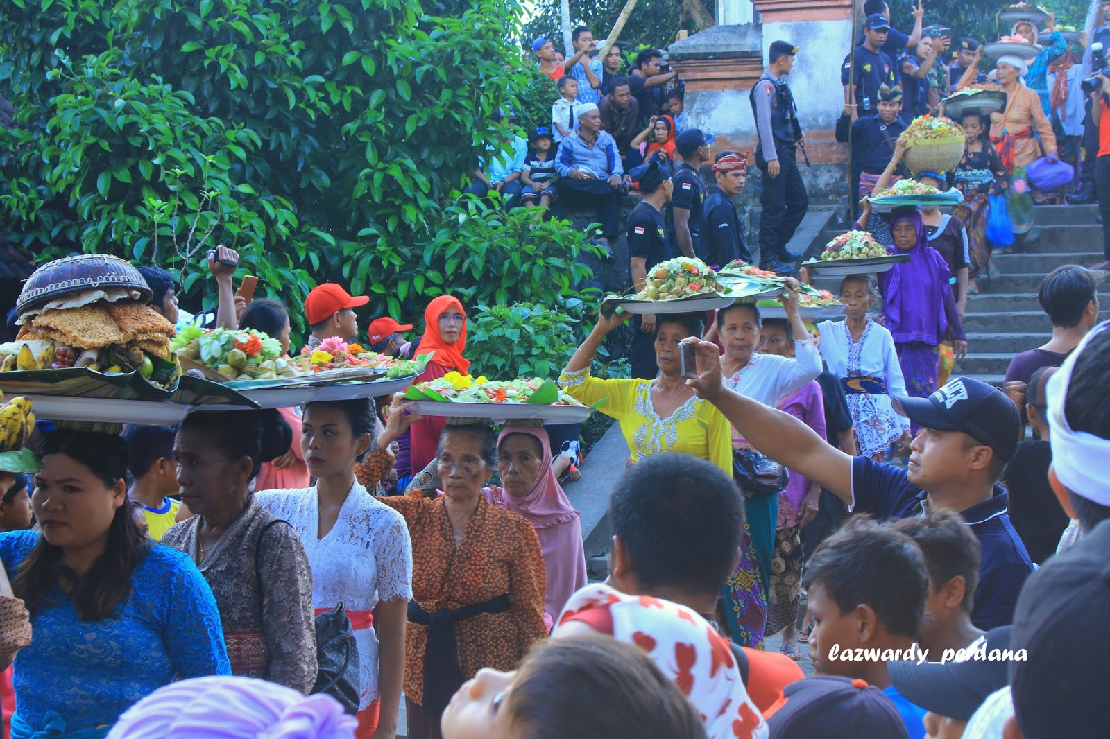 Tradisi Perang Topat (Ketupat) : Pura Lingsar ~ Lazwardy Journal