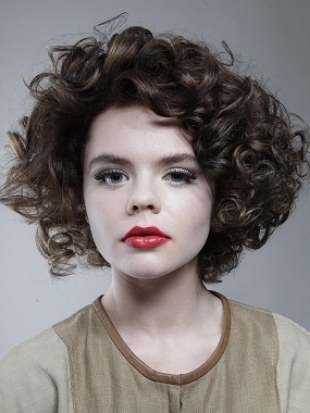 Fab Curly Medium Hairstyles for Summer | world of fashion