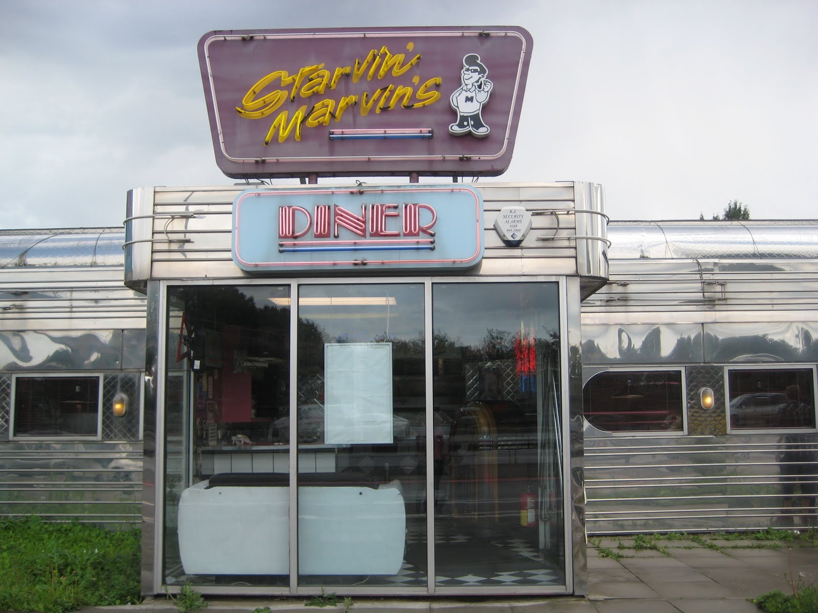 Art Imitating Life: I've Got You Under My Large Metal Diner Roof - 50s ...