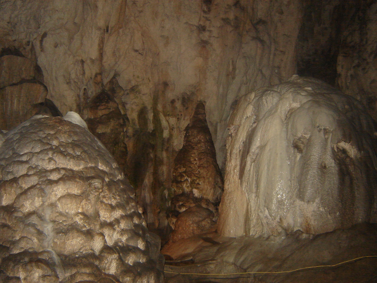 HAI AFARA: IDEI DE WEEKEND : PESTERA MUIERILOR SI PESTERA POLOVRAGI