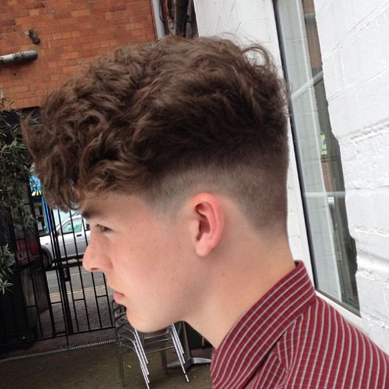 Corte Undercut curly - El estilo rapado para el cabello rizado