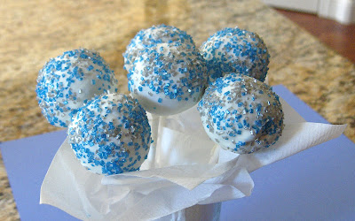 Becky Bakes, and cooks too!: Blue Velvet Cake Pops