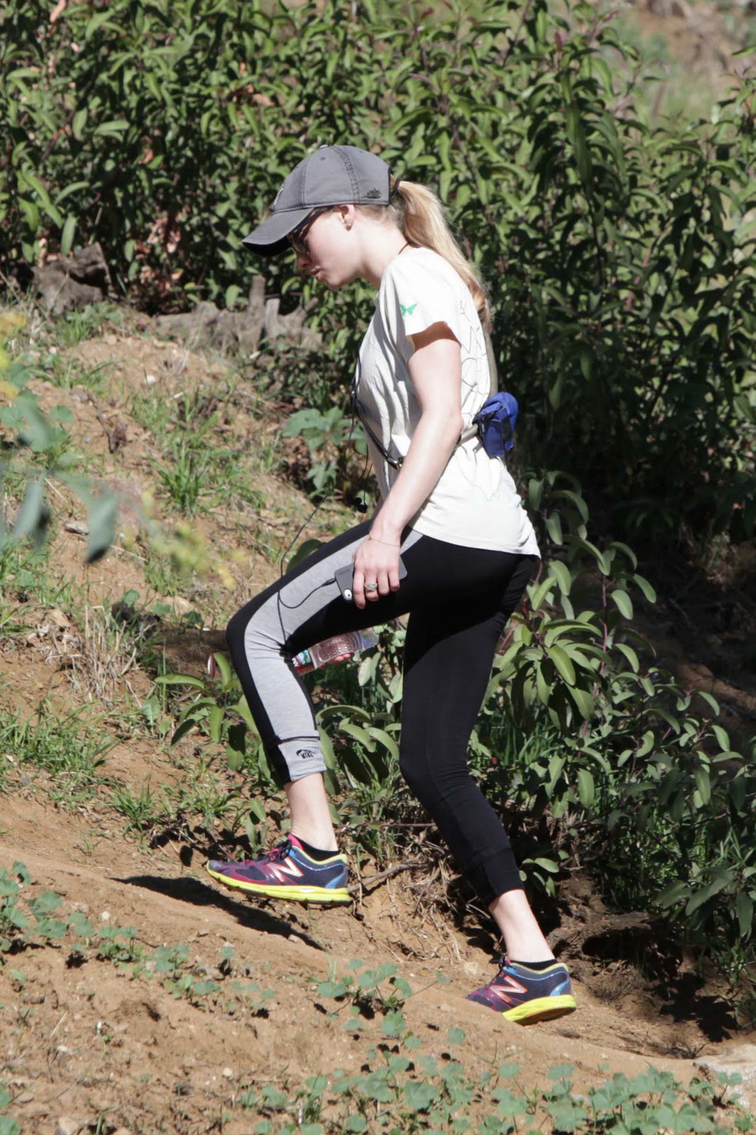 STYLE: AMANDA SEYFRIED BACK POSES