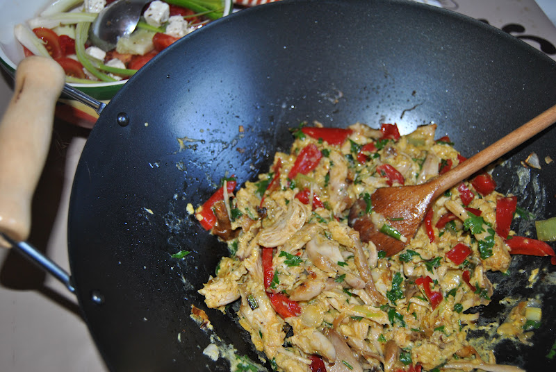 Cozinha de Ramona: Cãiganã de pui cu cartofi rustici/ Ovos mexidos com ...