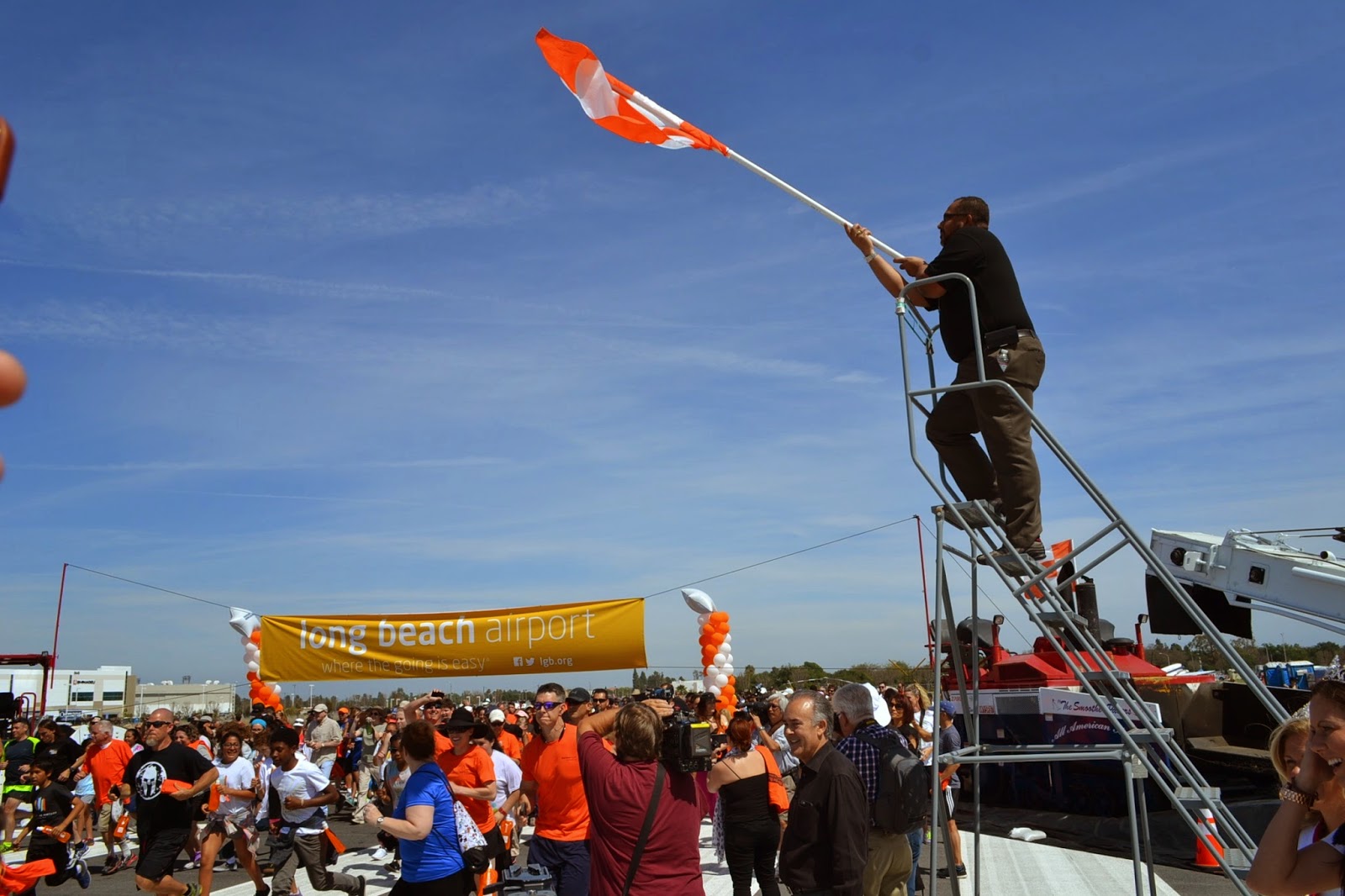 Huge Turnout "Runs The Runway" To Reopen 7L-25R at Long Beach Airport
