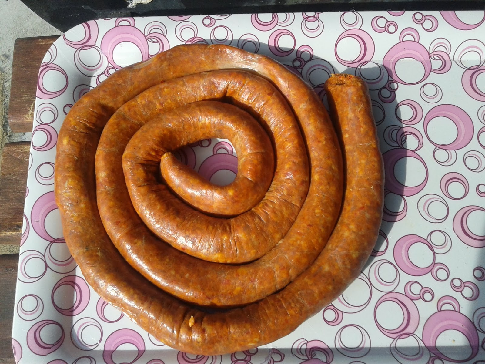 LONGANIZA Y CARNE ENCHILADA DE HUETAMO, ASADO EN LA PARRILLA.