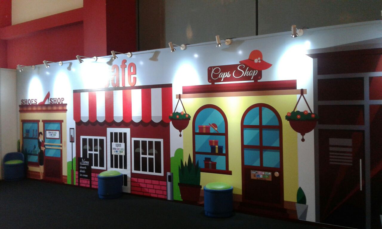 PEMASANGAN MEJA DISPLAY R8 DI JIEXPO JAKARTA - Jual dan Sewa partisi ...