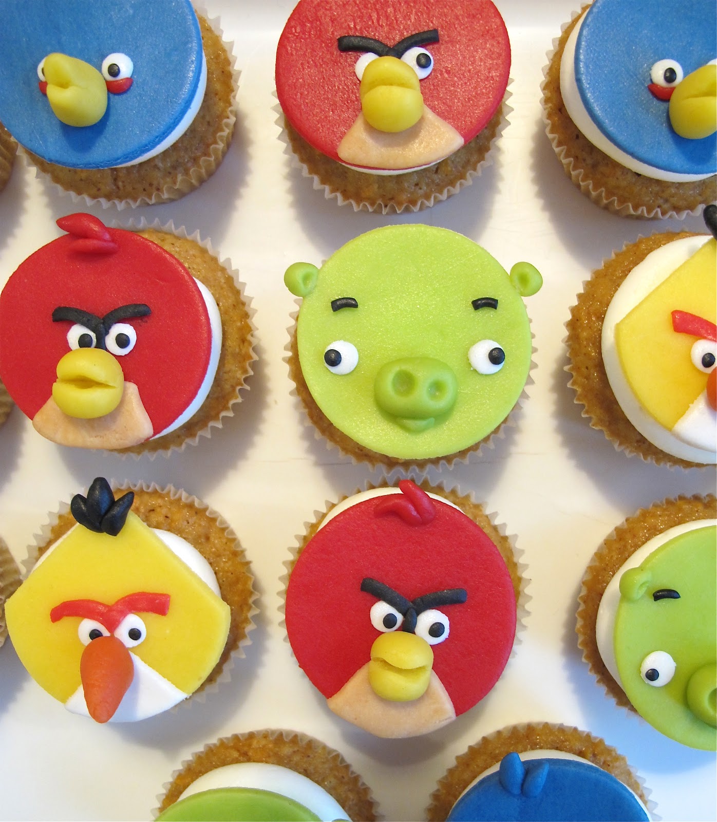 Baka baka liten kaka: Många Angry Birds