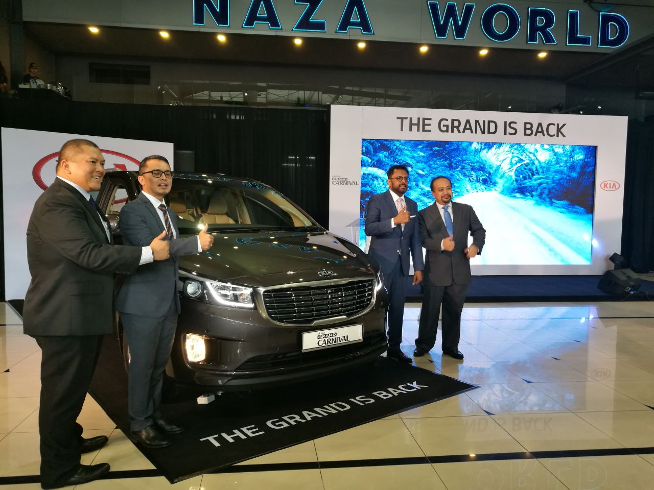 Motoring-Malaysia: Naza Kia Launches The All New Grand Carnival