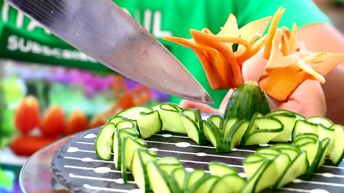 ItalyPaul - Art In Fruit & Vegetable Carving Lessons: Cucumber Heart ...