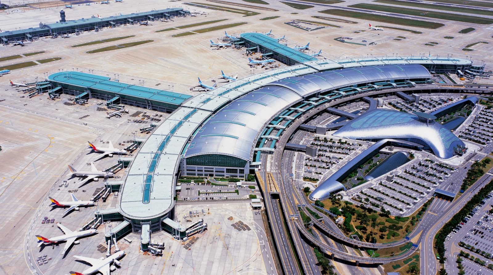 TRAVEL GOSSIP : LOS AEROPUERTOS MAS ESPECTACULARES THE MOST EYE ...
