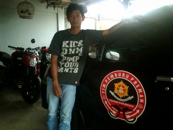 De2 Sticker Karawang: Pemasangan Logo dan Plang