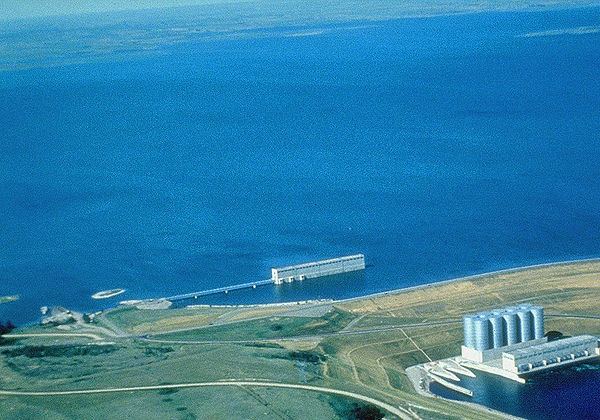 Canadian-Traveler: Through the Border