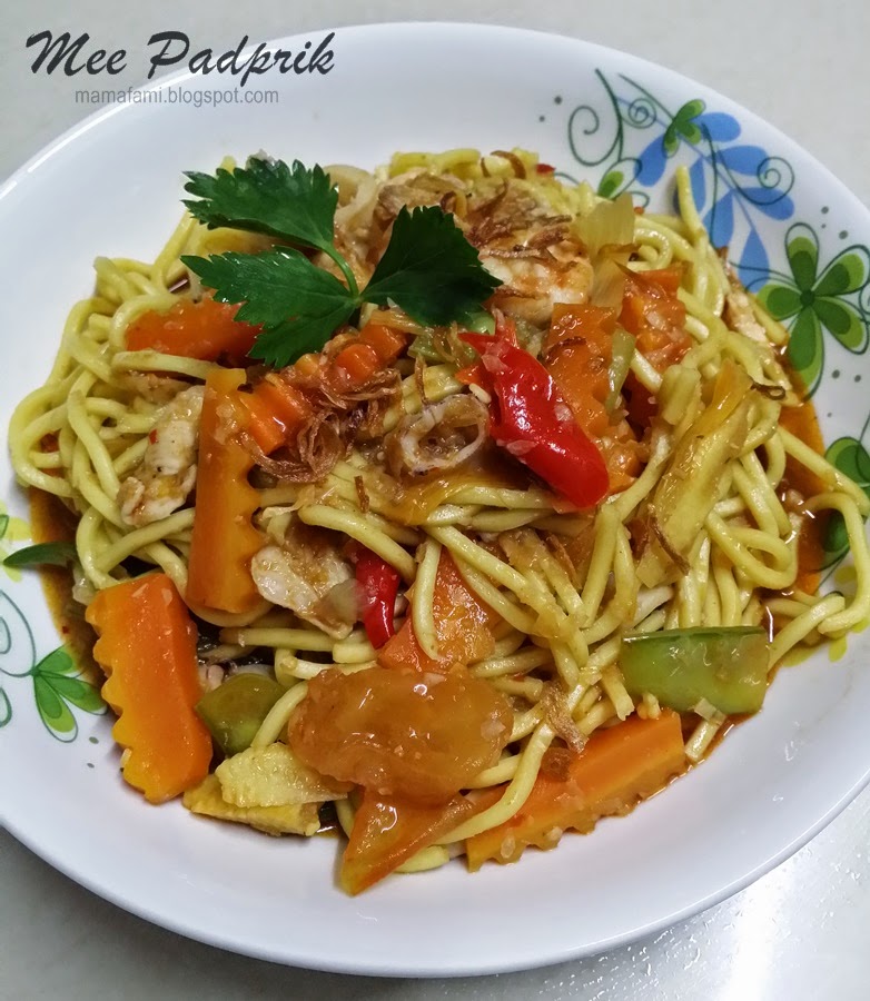 MamaFaMi's Spice n Splendour: Mee Padprik