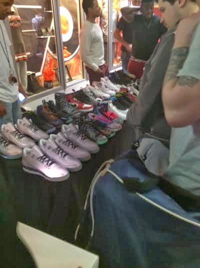 Around The Arc: Sights from Shoetopia