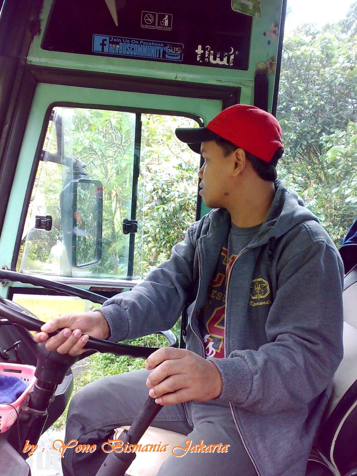 Sopir Bus Adalah Profesi Yang Mulia - Jalur Bus