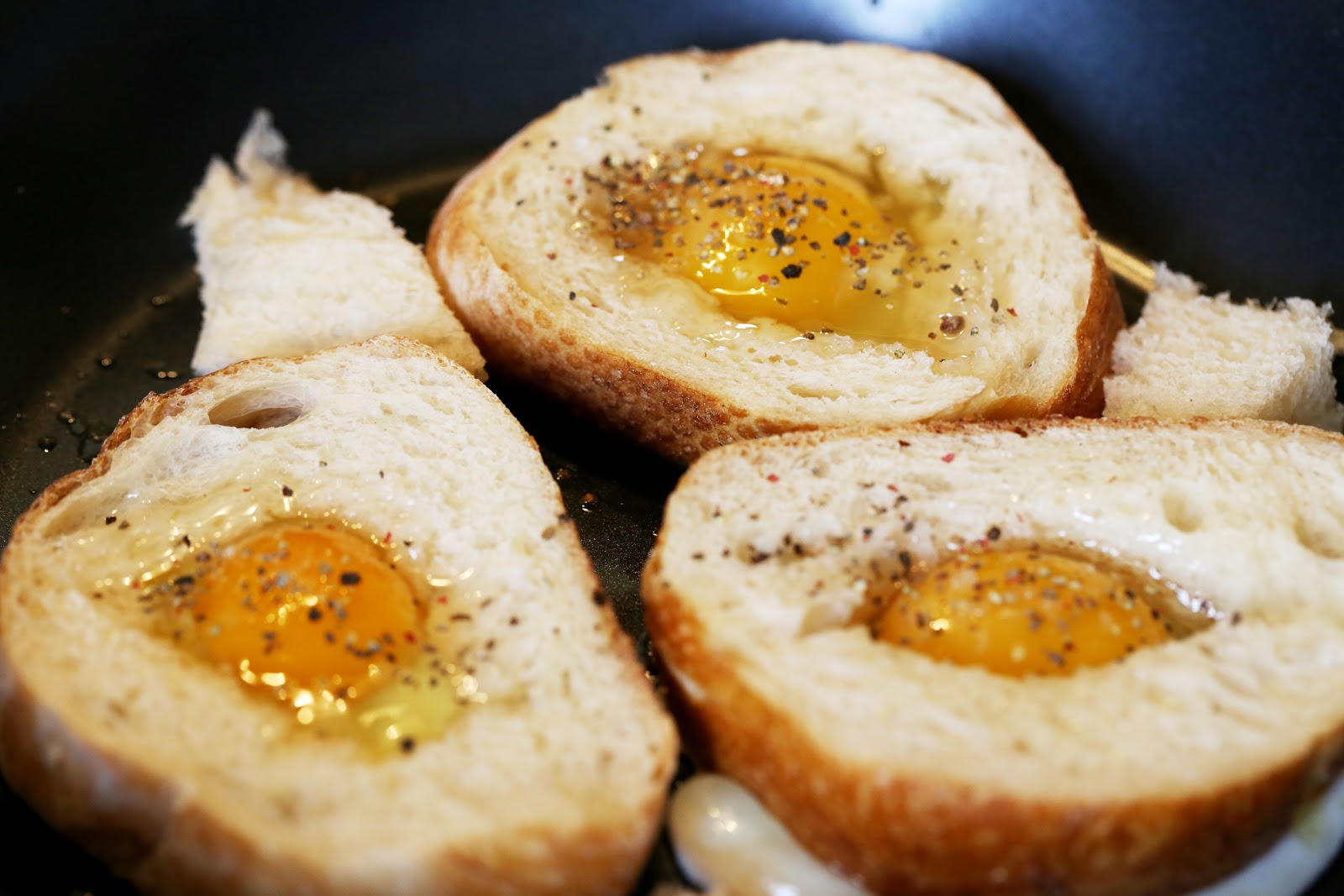 Gera virtuvė: Keptas kiaušinis ciabattoje arba "Pirato akis"