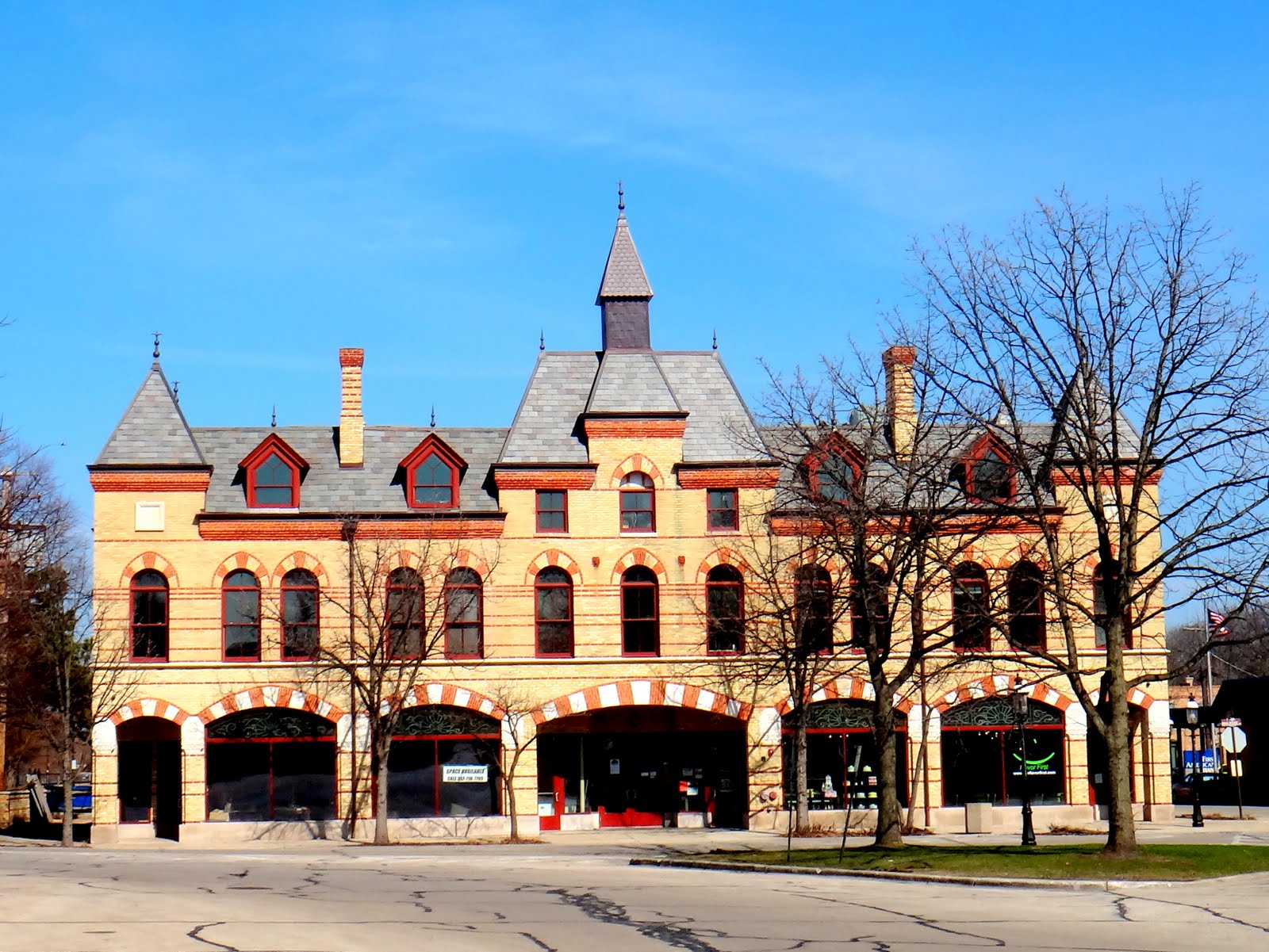 Riverside's Arcade Building