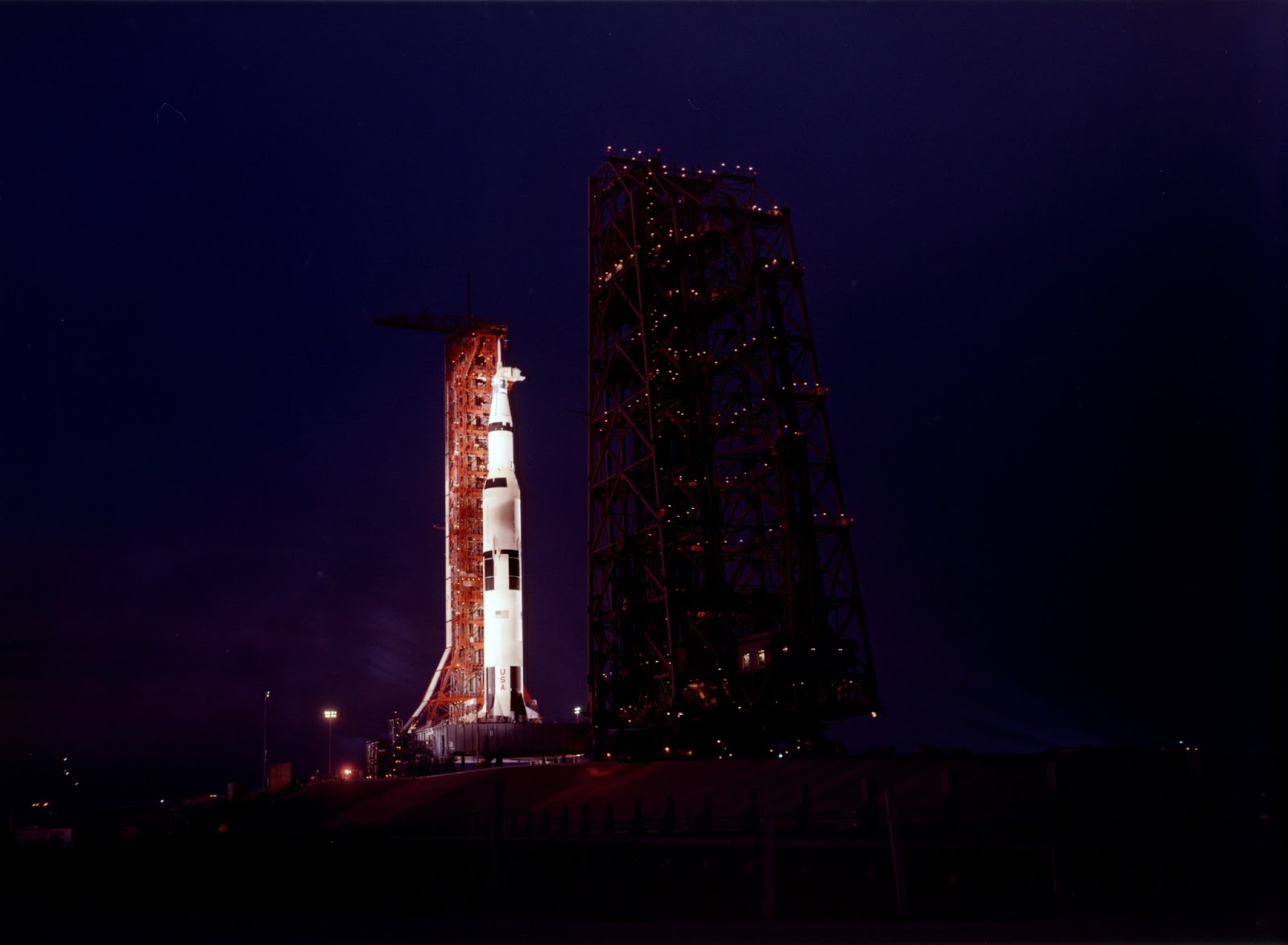 Apollo 13 Timeline: 1970/03/25: Apollo 13 sulla rampa di lancio