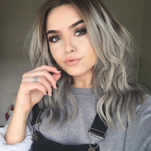 Tendencias 2018 - Mujeres con Cabello color gris