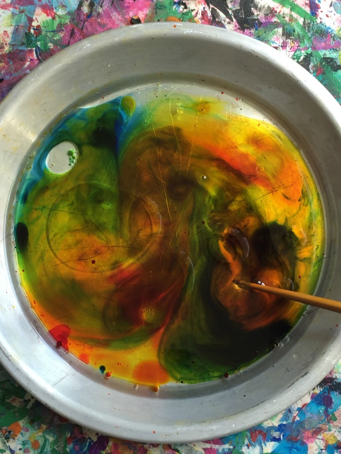 Mini Monets and Mommies: Oil and Water Kids' Art and Science Experiment