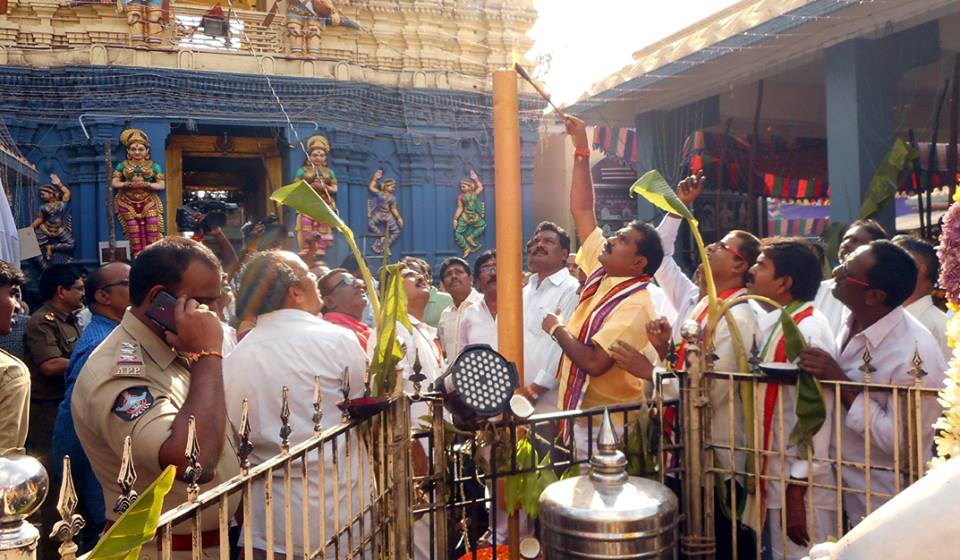 Hundreds of Deotees came to palakollu pedda gopuram temple for Lord ...