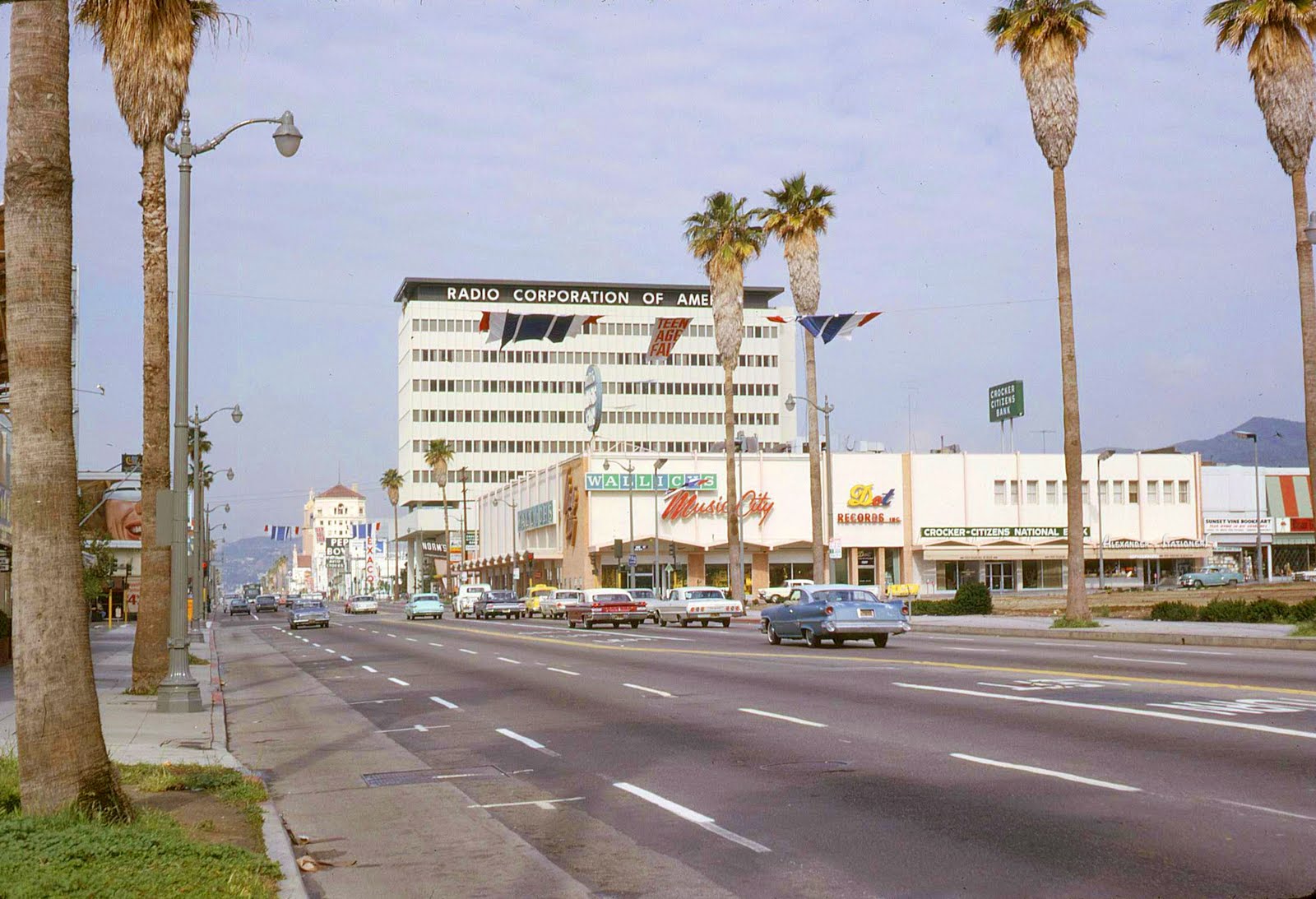 Streets of Los Angeles in the 1950s and 1960s ~ Vintage Everyday