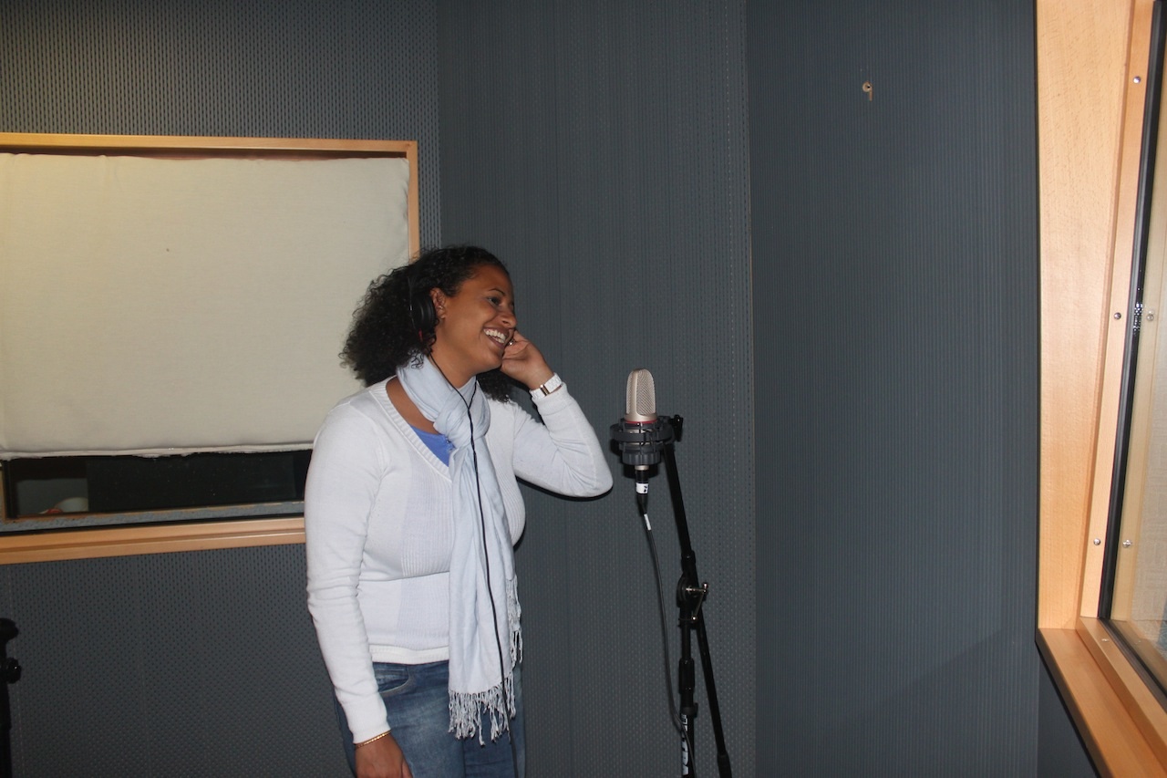 Hot Secrets: HABIDA TO OPEN SCHOOL FOR THE DEAF