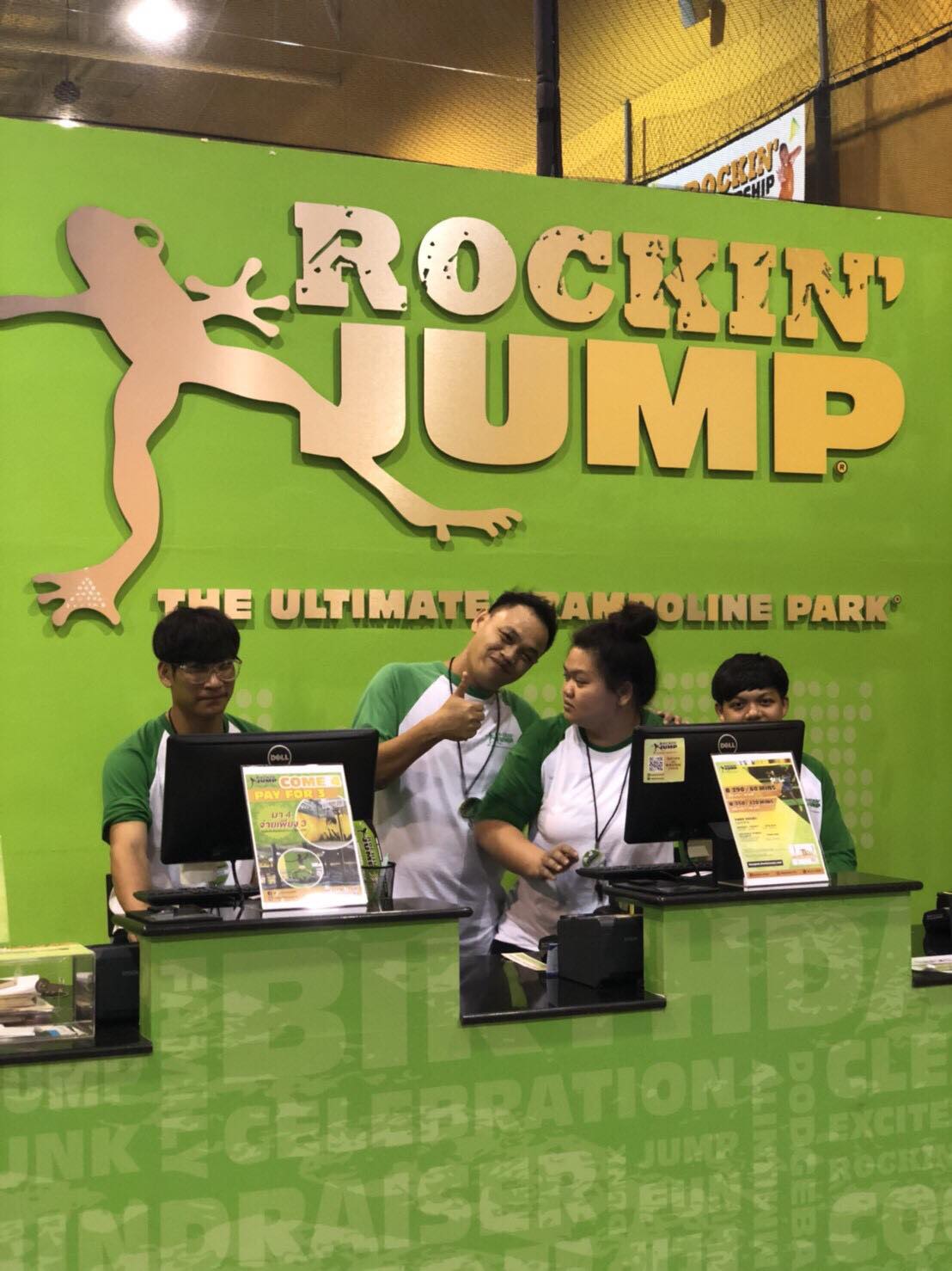 [Review : เผาผลาญไขมันไปกับการกระโดด ที่ Rockin' Jump Bangkok ...