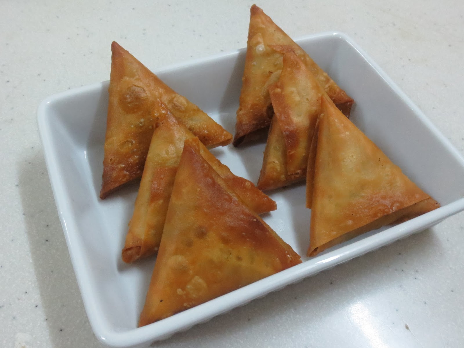 Home Cooking....: Vegetable Samosa - using Samosa Leaves