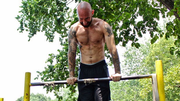Le record du monde incroyable du plus grand nombre de muscle-ups ...