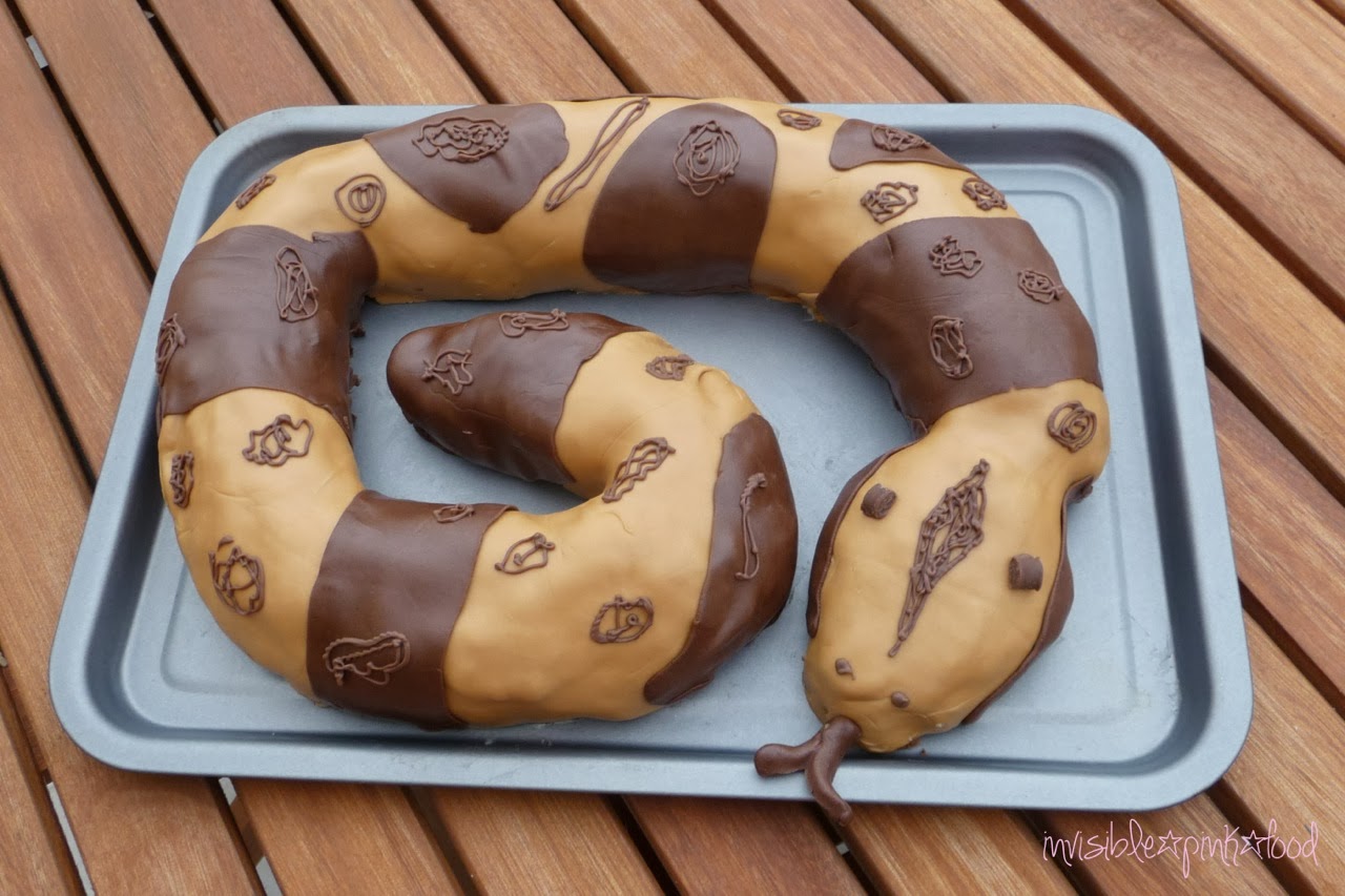 InvisiblePinkFood: Snake Cake