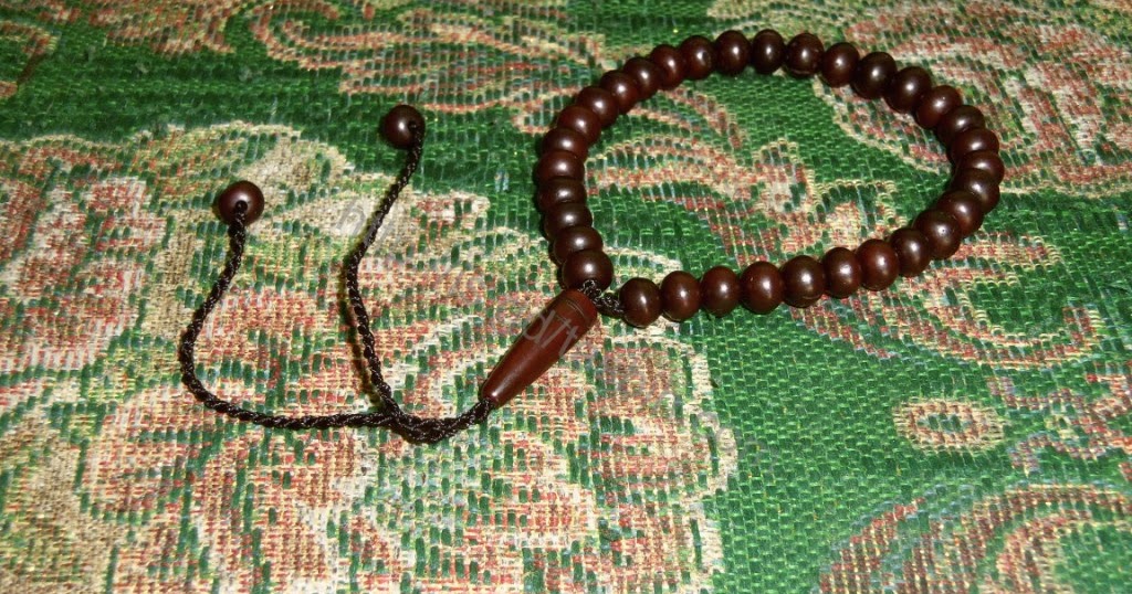 91+ Ide Gelang Warna Merah Maroon, Kombinasi Warna