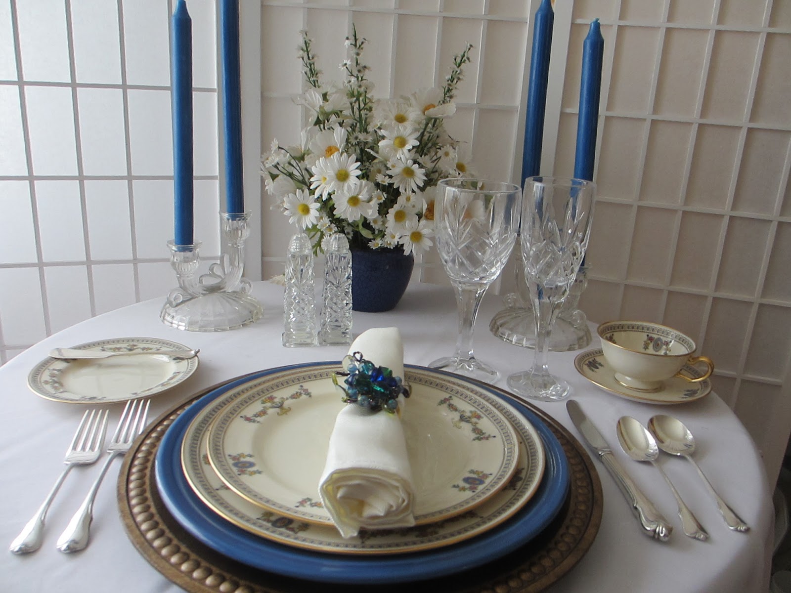 Table for One: Lenox "The Colonial" Table