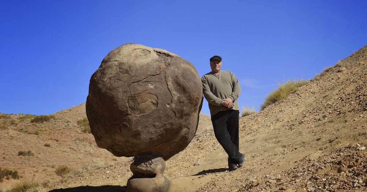 Mark Thomas - Geology: GIANT SANDSTONE CONCRETIONS