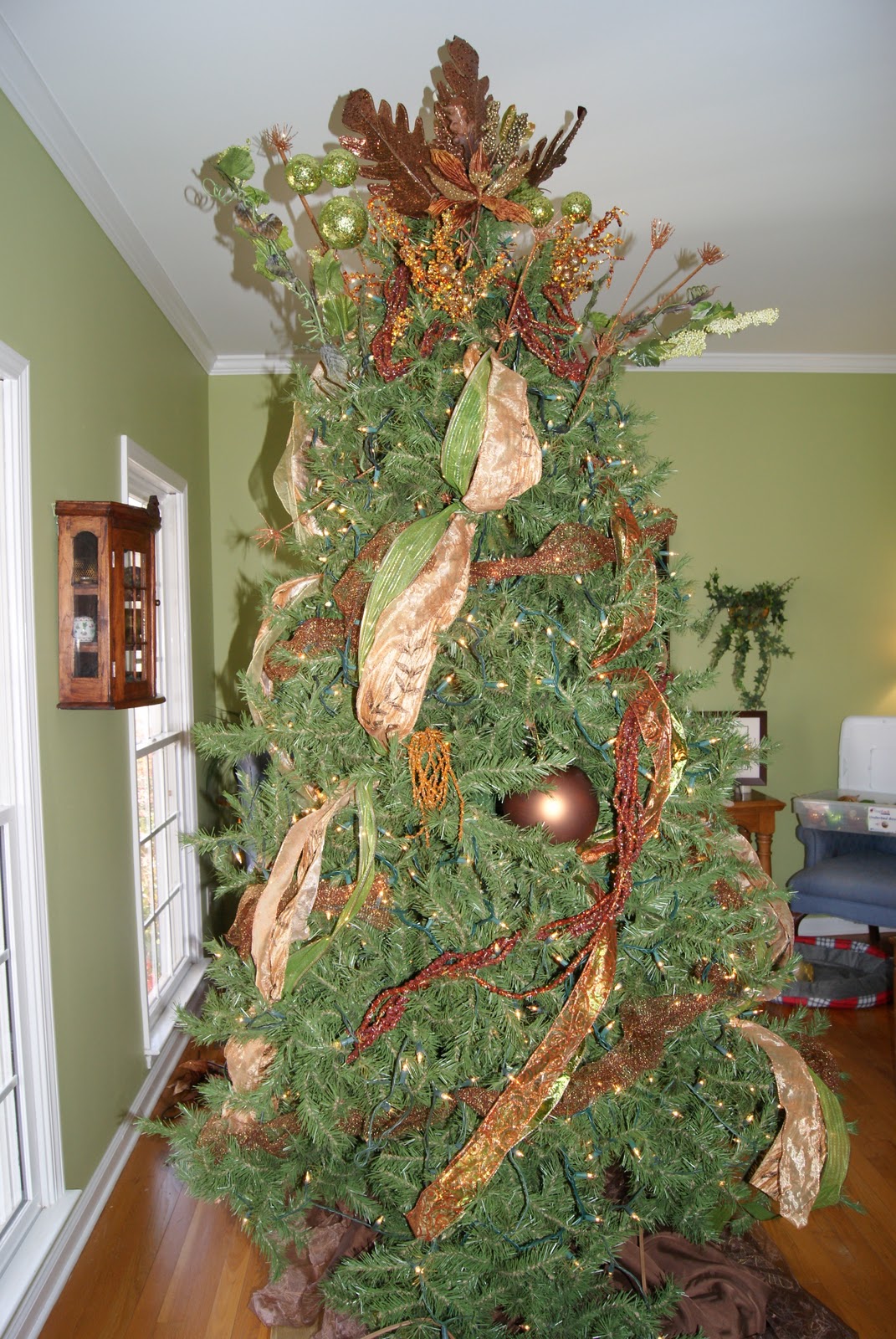 It's the Little Things: How to Layer a Christmas Tree